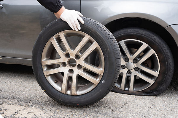 AAA Flat Tire Road Service - 24/7 Tire Change Emergency Assistance